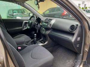 Brūns Toyota RAV4 2011 Daugavpils, ar dzinēja tilpumu 2.20 L un nobraukumu 0 tūkst. km par 7950 €, foto 24 vietnē AUTOMOTO.COM.LV