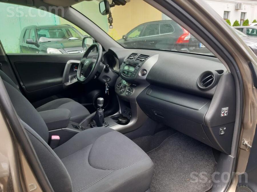 Brūns Toyota RAV4 2011 Daugavpils, ar dzinēja tilpumu 2.20 L un nobraukumu 0 tūkst. km par 7950 €, foto 24 vietnē AUTOMOTO.COM.LV