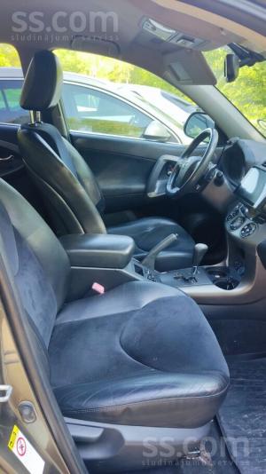 Brūns Toyota RAV4 2011 Liepāja, ar dzinēja tilpumu 2.20 L un nobraukumu 225 tūkst. km par 6650 €, foto 4 vietnē AUTOMOTO.COM.LV