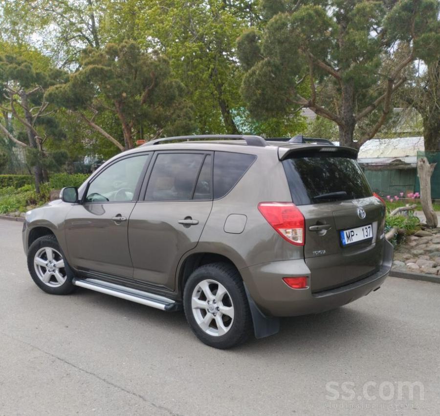 Brūns Toyota RAV4 2011 Liepāja, ar dzinēja tilpumu 2.20 L un nobraukumu 225 tūkst. km par 6650 €, foto 24 vietnē AUTOMOTO.COM.LV