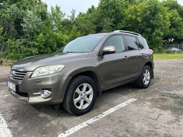 Brūns Toyota RAV4 2011 Rīga, ar dzinēja tilpumu 2.20 L un nobraukumu 346 tūkst. km par 5300 €, foto 1 vietnē AUTOMOTO.COM.LV