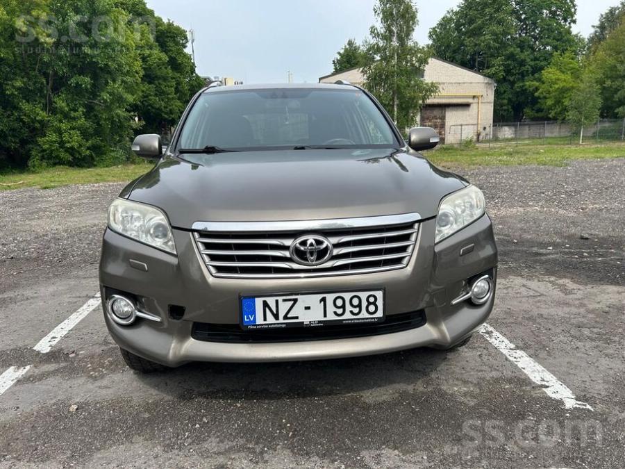 Brūns Toyota RAV4 2011 Rīga, ar dzinēja tilpumu 2.20 L un nobraukumu 346 tūkst. km par 5300 €, foto 4 vietnē AUTOMOTO.COM.LV