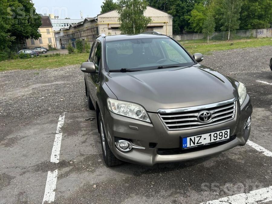 Brūns Toyota RAV4 2011 Rīga, ar dzinēja tilpumu 2.20 L un nobraukumu 346 tūkst. km par 5300 €, foto 5 vietnē AUTOMOTO.COM.LV