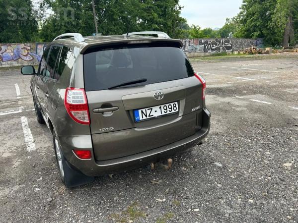 Brūns Toyota RAV4 2011 Rīga, ar dzinēja tilpumu 2.20 L un nobraukumu 346 tūkst. km par 5300 €, foto 6 vietnē AUTOMOTO.COM.LV