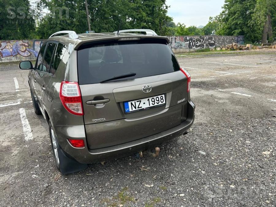 Brūns Toyota RAV4 2011 Rīga, ar dzinēja tilpumu 2.20 L un nobraukumu 346 tūkst. km par 5300 €, foto 7 vietnē AUTOMOTO.COM.LV