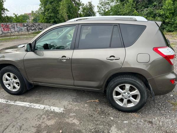 Brūns Toyota RAV4 2011 Rīga, ar dzinēja tilpumu 2.20 L un nobraukumu 346 tūkst. km par 5300 €, foto 7 vietnē AUTOMOTO.COM.LV