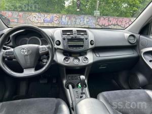 Brūns Toyota RAV4 2011 Rīga, ar dzinēja tilpumu 2.20 L un nobraukumu 346 tūkst. km par 5300 €, foto 9 vietnē AUTOMOTO.COM.LV