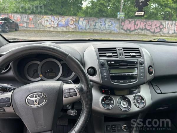 Brown Toyota RAV4 2011 in Riga, with an engine capacity of 2.20 L and mileage of 346 thousand km for 5300 €, photo 9 on AUTOMOTO.COM.LV