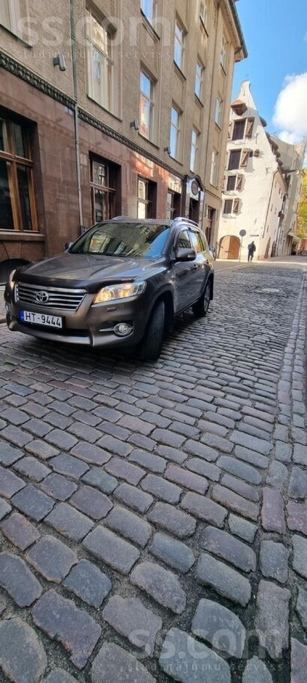 Brūns Toyota RAV4 2011 Rīga, ar dzinēja tilpumu 2.20 L un nobraukumu 262 tūkst. km par 7250 €, foto 1 vietnē AUTOMOTO.COM.LV