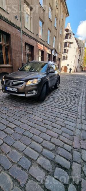 Brūns Toyota RAV4 2011 Rīga, ar dzinēja tilpumu 2.20 L un nobraukumu 262 tūkst. km par 7250 €, foto  vietnē AUTOMOTO.COM.LV