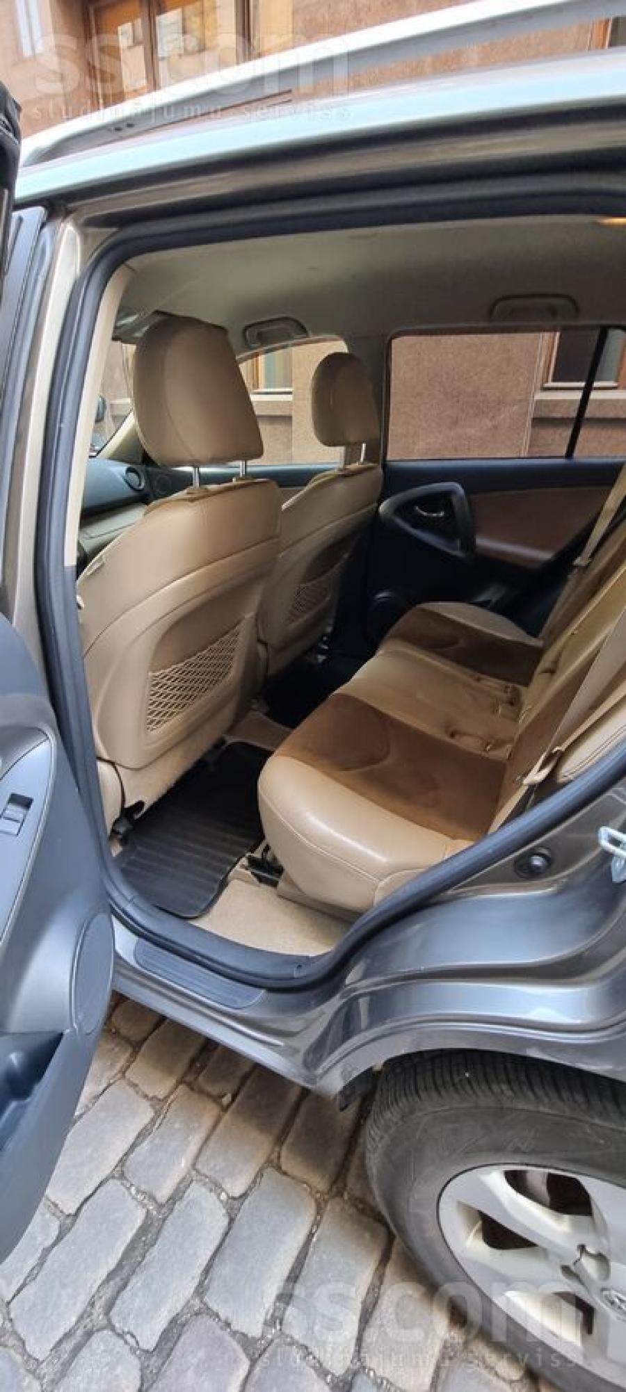 Brūns Toyota RAV4 2011 Rīga, ar dzinēja tilpumu 2.20 L un nobraukumu 262 tūkst. km par 7250 €, foto 6 vietnē AUTOMOTO.COM.LV