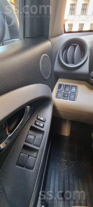 Brūns Toyota RAV4 2011 Rīga, ar dzinēja tilpumu 2.20 L un nobraukumu 262 tūkst. km par 7250 €, foto 12 vietnē AUTOMOTO.COM.LV