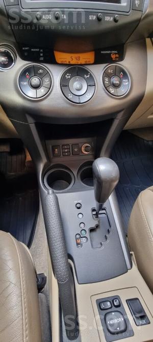 Brūns Toyota RAV4 2011 Rīga, ar dzinēja tilpumu 2.20 L un nobraukumu 262 tūkst. km par 7250 €, foto 13 vietnē AUTOMOTO.COM.LV