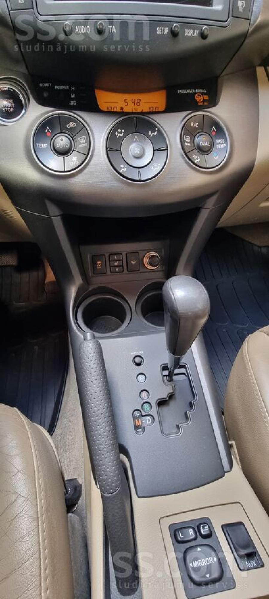 Brūns Toyota RAV4 2011 Rīga, ar dzinēja tilpumu 2.20 L un nobraukumu 262 tūkst. km par 7250 €, foto 13 vietnē AUTOMOTO.COM.LV