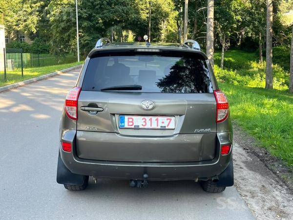 Brown Toyota RAV4 2011 in Riga, with an engine capacity of 2.20 L and mileage of 0 thousand km for 5799 €, photo 4 on AUTOMOTO.COM.LV