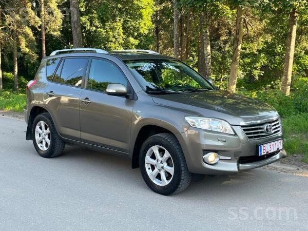 Brown Toyota RAV4 2011 in Riga, with an engine capacity of 2.20 L and mileage of 0 thousand km for 5799 €, photo 7 on AUTOMOTO.COM.LV