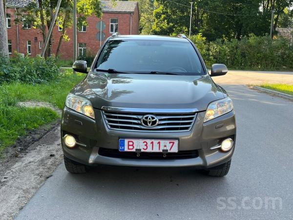 Brown Toyota RAV4 2011 in Riga, with an engine capacity of 2.20 L and mileage of 0 thousand km for 5799 €, photo 8 on AUTOMOTO.COM.LV