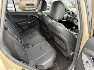 Brown Toyota RAV4 2011 in Taurage, with an engine capacity of 2.23 L and mileage of 155 thousand km for 6200 €, photo 8 on AUTOMOTO.COM.LV