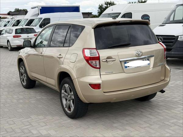 Brūns Toyota RAV4 2011 Tauragė, ar dzinēja tilpumu 2.23 L un nobraukumu 155 tūkst. km par 6200 €, foto 4 vietnē AUTOMOTO.COM.LV