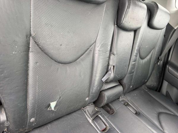 Brūns Toyota RAV4 2011 Tauragė, ar dzinēja tilpumu 2.23 L un nobraukumu 155 tūkst. km par 6200 €, foto 8 vietnē AUTOMOTO.COM.LV