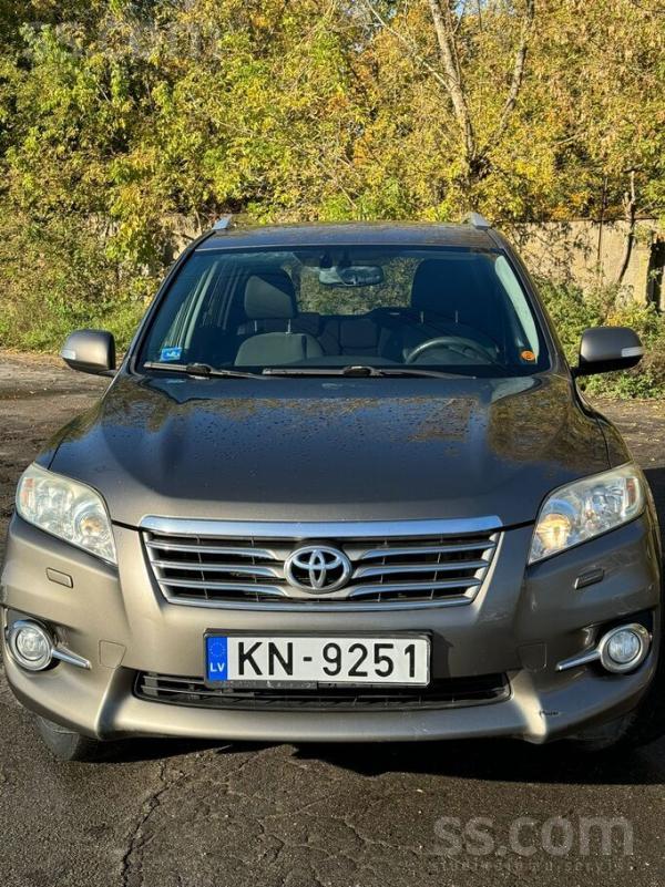Brūns Toyota RAV4 2011 Rīga, ar dzinēja tilpumu 2.20 L un nobraukumu 317 tūkst. km par 4500 €, foto 1 vietnē AUTOMOTO.COM.LV