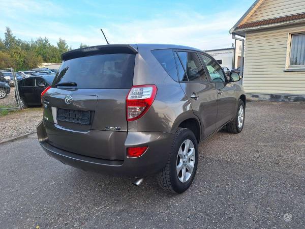 Brūns Toyota RAV4 2011 Utena, ar dzinēja tilpumu 2.23 L un nobraukumu 251 tūkst. km par 7500 €, foto 3 vietnē AUTOMOTO.COM.LV