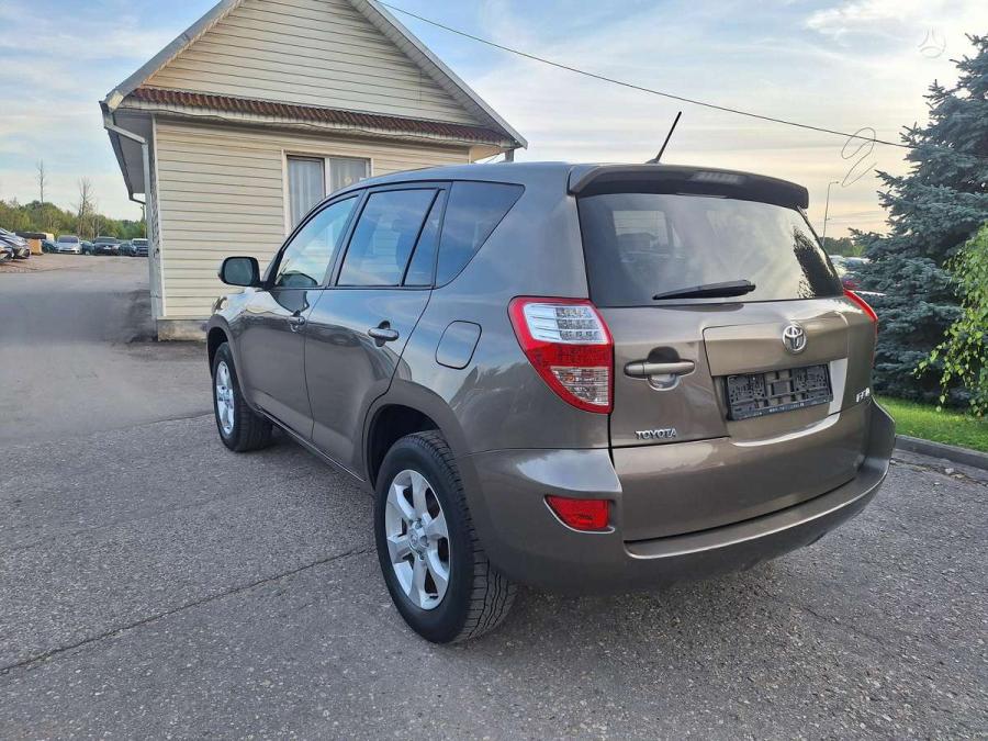 Brūns Toyota RAV4 2011 Utena, ar dzinēja tilpumu 2.23 L un nobraukumu 251 tūkst. km par 7500 €, foto 5 vietnē AUTOMOTO.COM.LV
