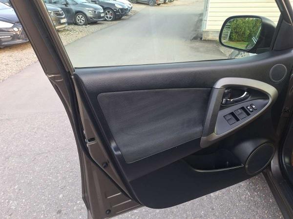 Brūns Toyota RAV4 2011 Utena, ar dzinēja tilpumu 2.23 L un nobraukumu 251 tūkst. km par 7500 €, foto 6 vietnē AUTOMOTO.COM.LV