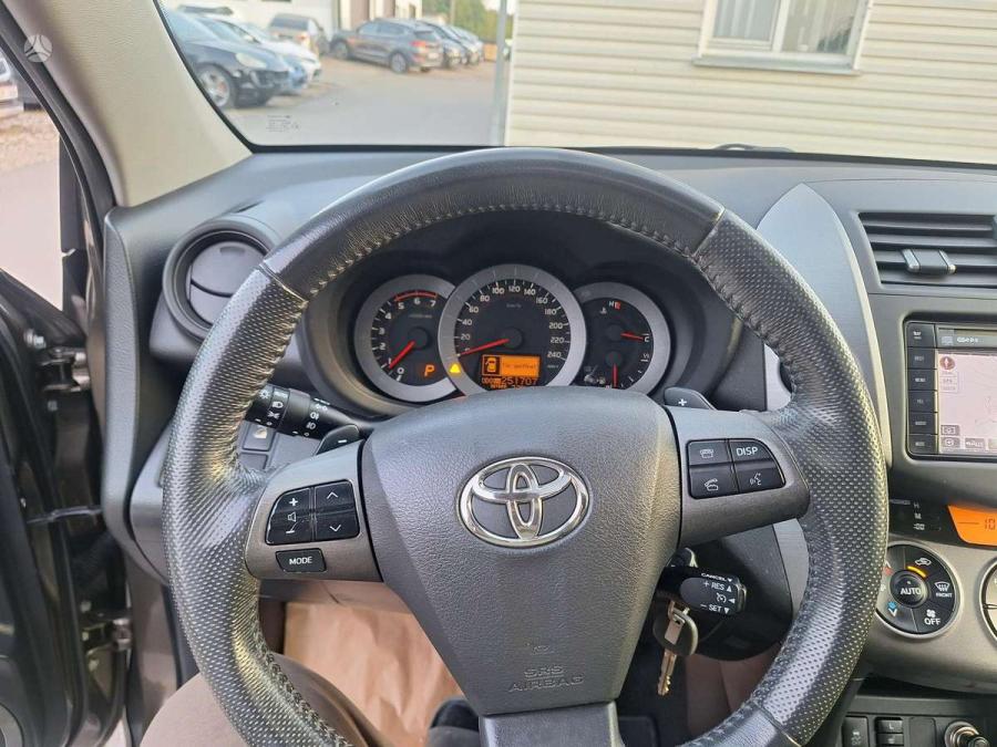 Brūns Toyota RAV4 2011 Utena, ar dzinēja tilpumu 2.23 L un nobraukumu 251 tūkst. km par 7500 €, foto 10 vietnē AUTOMOTO.COM.LV