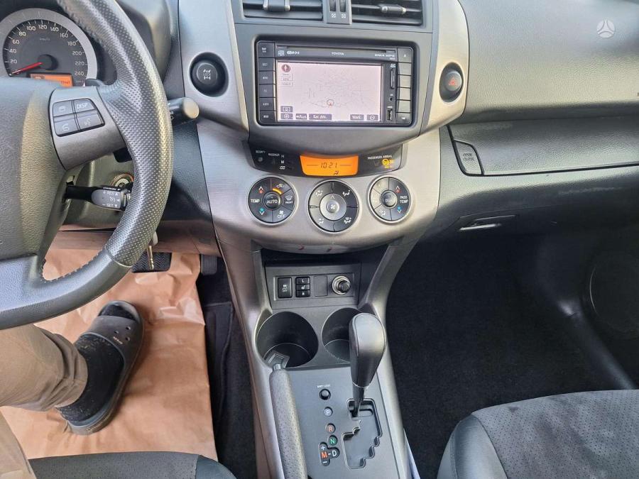 Brūns Toyota RAV4 2011 Utena, ar dzinēja tilpumu 2.23 L un nobraukumu 251 tūkst. km par 7500 €, foto 11 vietnē AUTOMOTO.COM.LV