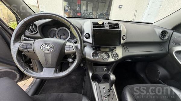 Brown Toyota RAV4 2011 in Riga, with an engine capacity of 2.20 L and mileage of 280 thousand km for 7000 €, photo 10 on AUTOMOTO.COM.LV