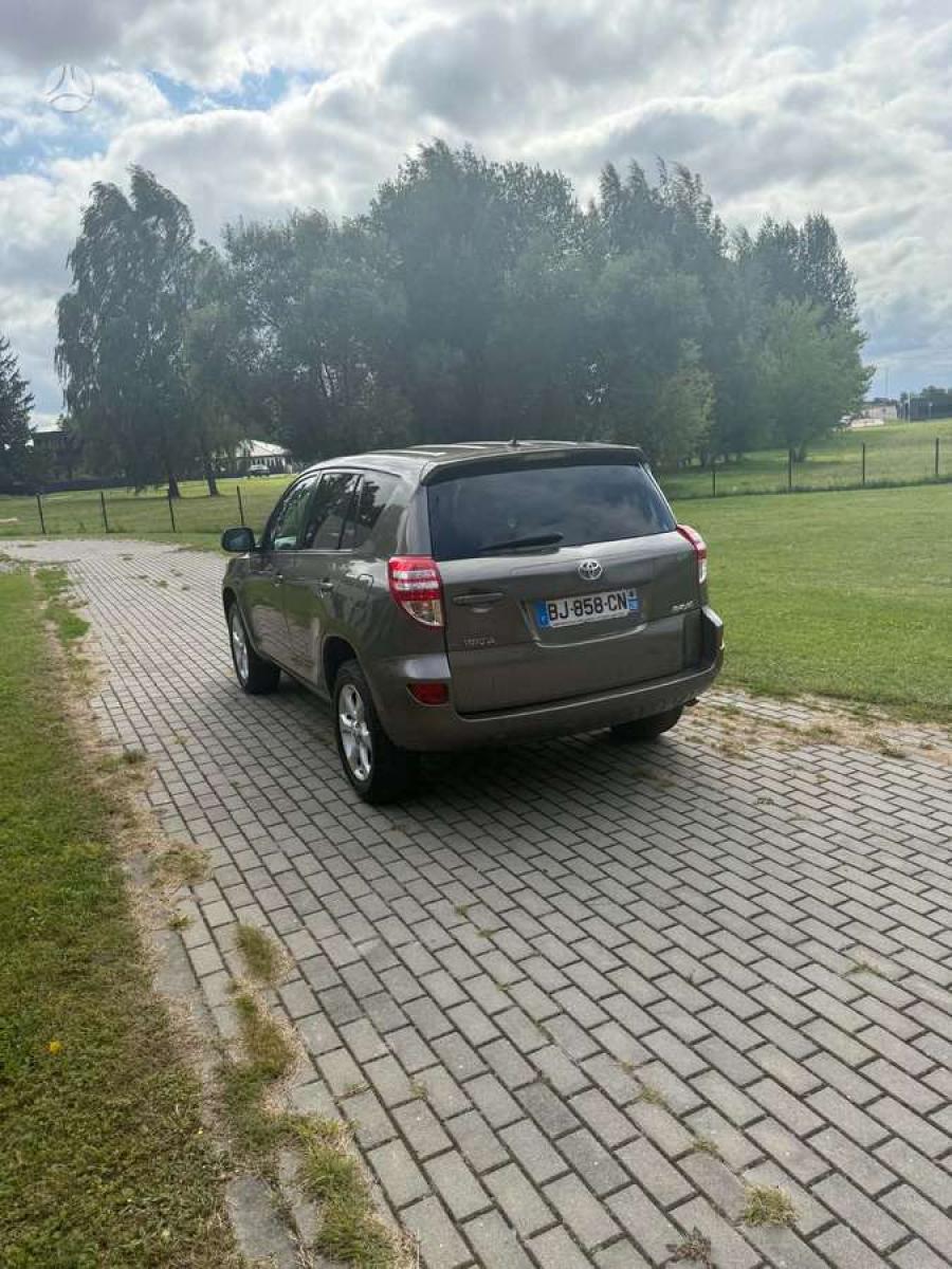 Brūns Toyota RAV4 2011 Tauragė, ar dzinēja tilpumu 2.20 L un nobraukumu 206 tūkst. km par 7500 €, foto 6 vietnē AUTOMOTO.COM.LV