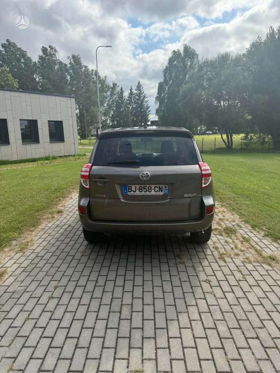 Brūns Toyota RAV4 2011 Tauragė, ar dzinēja tilpumu 2.20 L un nobraukumu 206 tūkst. km par 7500 €, foto 7 vietnē AUTOMOTO.COM.LV