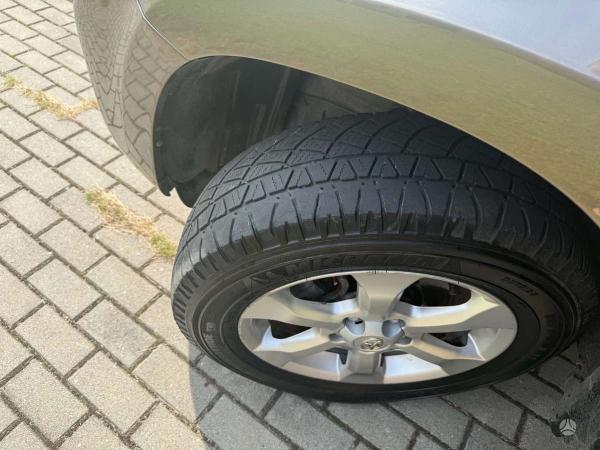 Brown Toyota RAV4 2011 in Taurage, with an engine capacity of 2.20 L and mileage of 206 thousand km for 7500 €, photo 8 on AUTOMOTO.COM.LV
