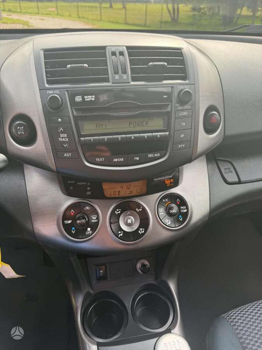 Brūns Toyota RAV4 2011 Tauragė, ar dzinēja tilpumu 2.20 L un nobraukumu 206 tūkst. km par 7500 €, foto 21 vietnē AUTOMOTO.COM.LV