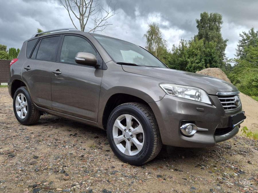 Brown Toyota RAV4 2011 in Silute, with an engine capacity of 0.00 L and mileage of 230 thousand km for 7500 €, photo 1 on AUTOMOTO.COM.LV