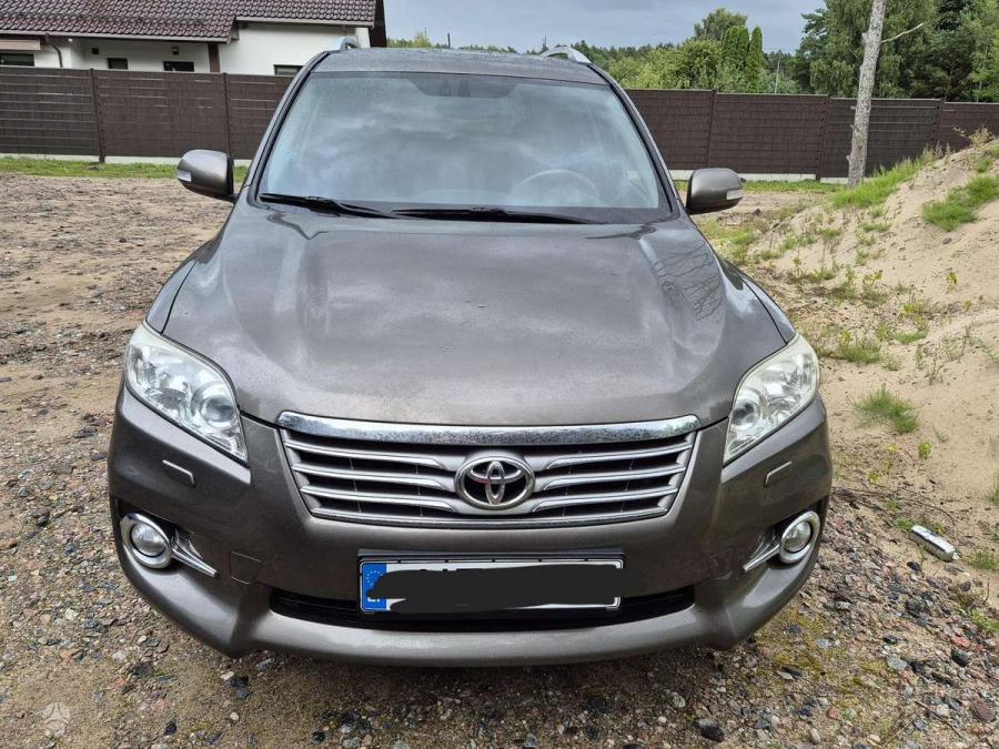 Brown Toyota RAV4 2011 in Silute, with an engine capacity of 0.00 L and mileage of 230 thousand km for 7500 €, photo 3 on AUTOMOTO.COM.LV