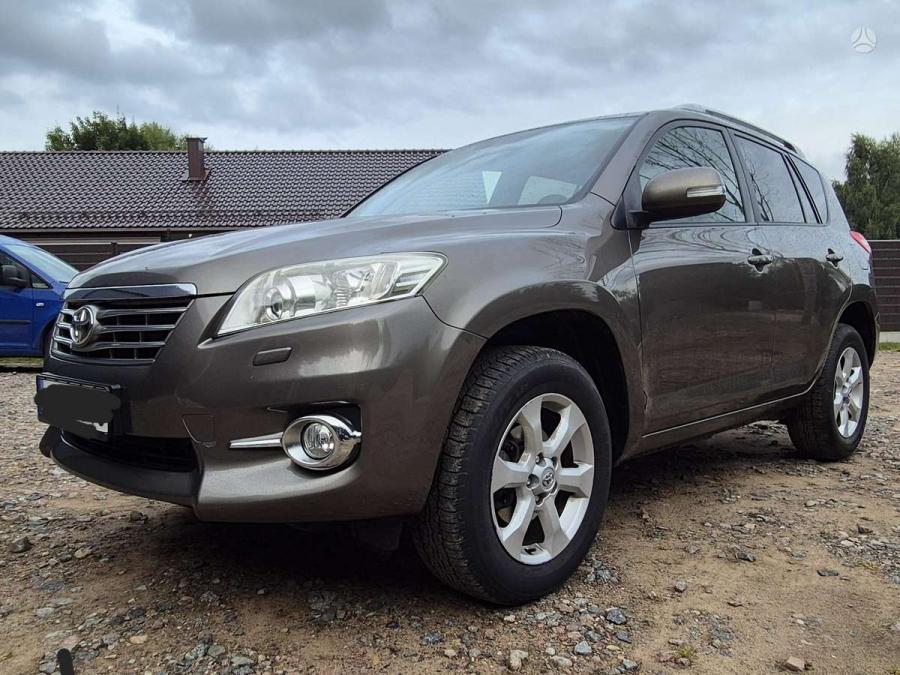 Brown Toyota RAV4 2011 in Silute, with an engine capacity of 0.00 L and mileage of 230 thousand km for 7500 €, photo 5 on AUTOMOTO.COM.LV