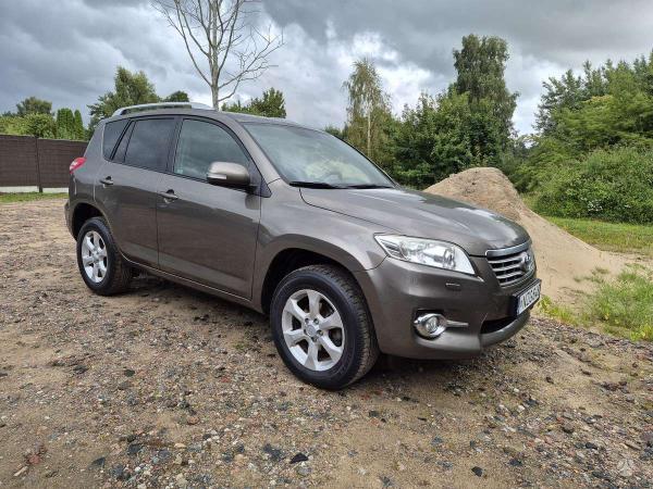 Brown Toyota RAV4 2011 in Silute, with an engine capacity of 0.00 L and mileage of 230 thousand km for 7500 €, photo 6 on AUTOMOTO.COM.LV