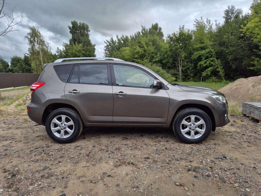 Brown Toyota RAV4 2011 in Silute, with an engine capacity of 0.00 L and mileage of 230 thousand km for 7500 €, photo 7 on AUTOMOTO.COM.LV