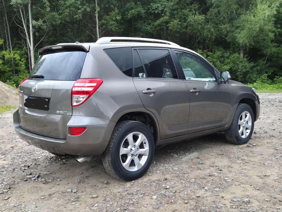 Brown Toyota RAV4 2011 in Silute, with an engine capacity of 0.00 L and mileage of 230 thousand km for 7500 €, photo 8 on AUTOMOTO.COM.LV