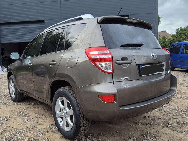 Brown Toyota RAV4 2011 in Silute, with an engine capacity of 0.00 L and mileage of 230 thousand km for 7500 €, photo 9 on AUTOMOTO.COM.LV