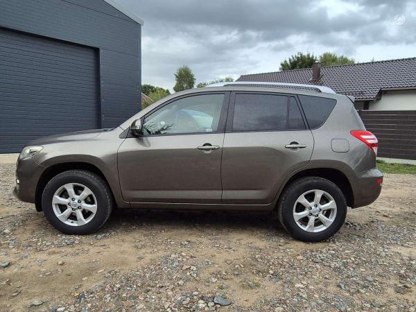 Brown Toyota RAV4 2011 in Silute, with an engine capacity of 0.00 L and mileage of 230 thousand km for 7500 €, photo 11 on AUTOMOTO.COM.LV