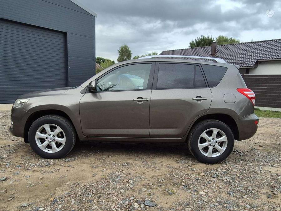 Brown Toyota RAV4 2011 in Silute, with an engine capacity of 0.00 L and mileage of 230 thousand km for 7500 €, photo 11 on AUTOMOTO.COM.LV
