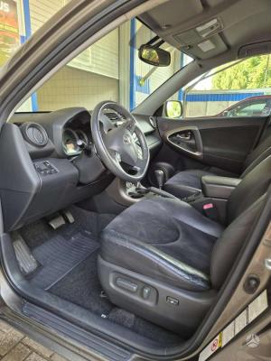 Brown Toyota RAV4 2011 in Silute, with an engine capacity of 0.00 L and mileage of 230 thousand km for 7500 €, photo 13 on AUTOMOTO.COM.LV