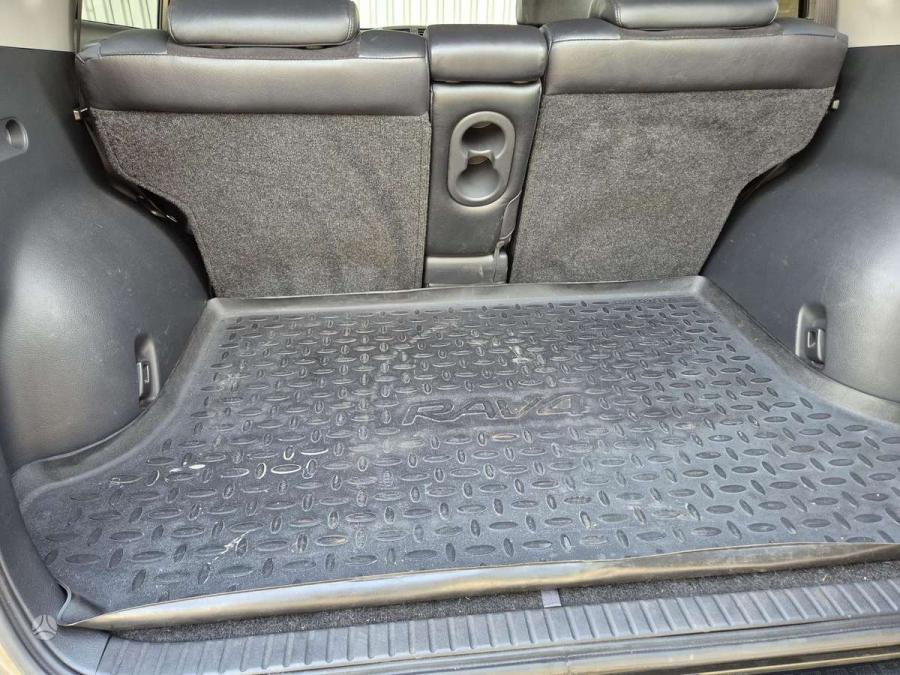 Brown Toyota RAV4 2011 in Silute, with an engine capacity of 0.00 L and mileage of 230 thousand km for 7500 €, photo 24 on AUTOMOTO.COM.LV