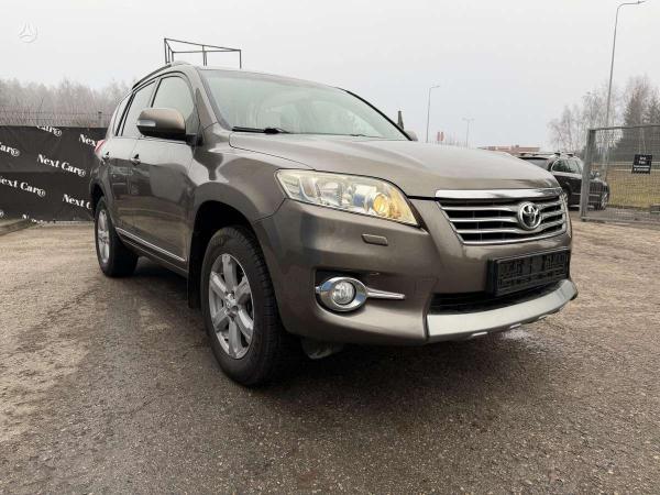 Brown Toyota RAV4 2012 in Kaunas, with an engine capacity of 2.00 L and mileage of 265 thousand km for 9559 €, photo 2 on AUTOMOTO.COM.LV