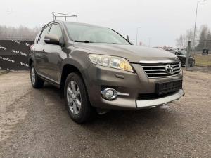 Brown Toyota RAV4 2012 in Kaunas, with an engine capacity of 2.00 L and mileage of 265 thousand km for 9559 €, photo 2 on AUTOMOTO.COM.LV