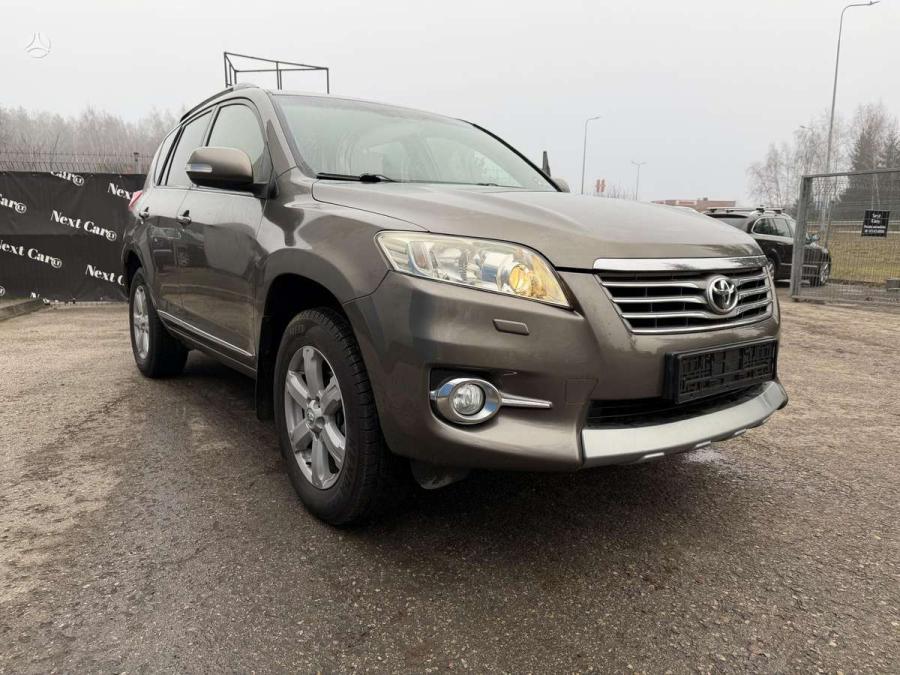 Brown Toyota RAV4 2012 in Kaunas, with an engine capacity of 2.00 L and mileage of 265 thousand km for 9559 €, photo 2 on AUTOMOTO.COM.LV