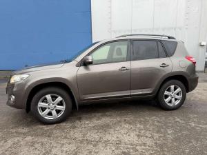 Brown Toyota RAV4 2012 in Kaunas, with an engine capacity of 2.00 L and mileage of 265 thousand km for 9559 €, photo 5 on AUTOMOTO.COM.LV